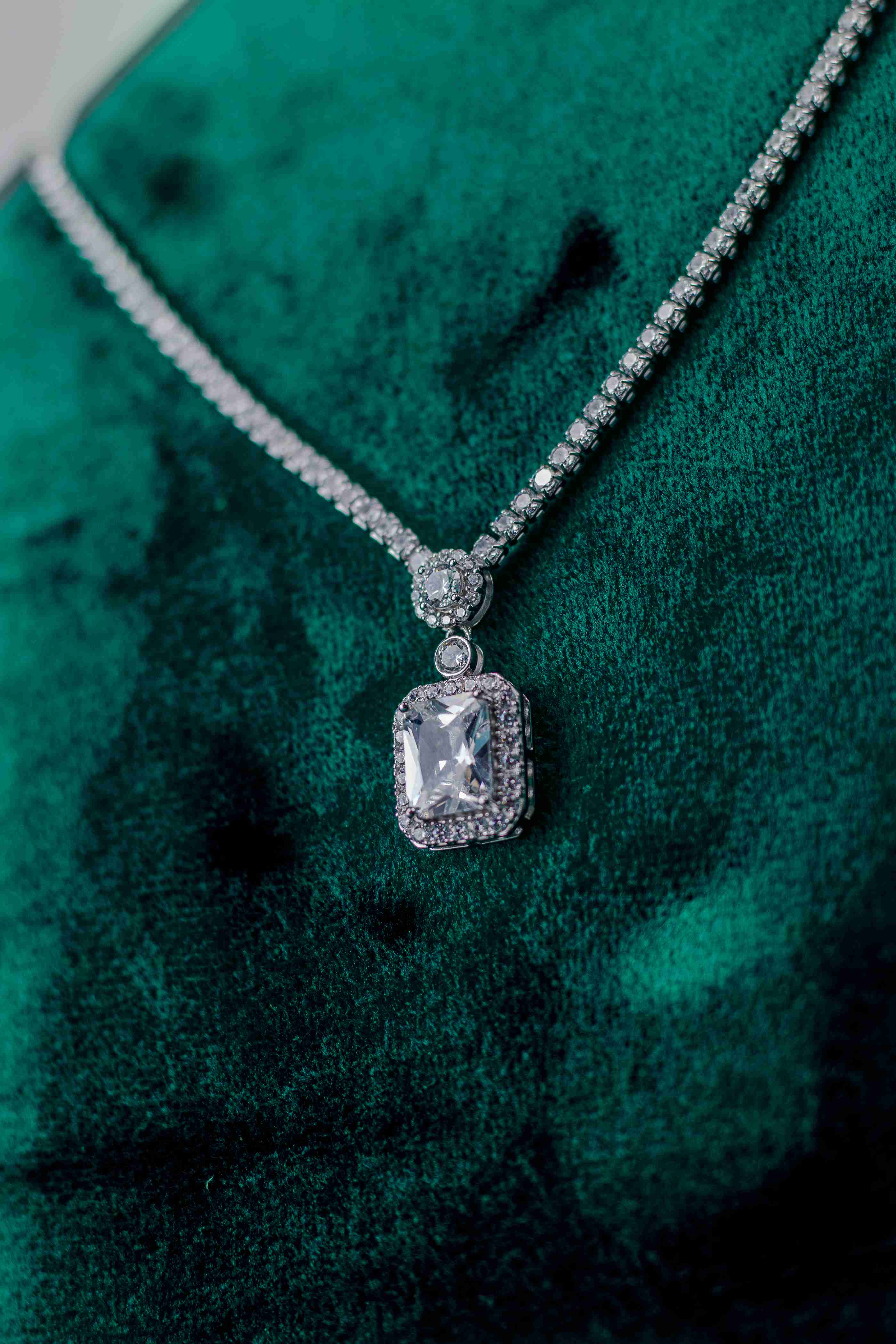 Dây Chuyền Kim Cương Moissanite Emeral 7x9 - Kiểm Định GRA